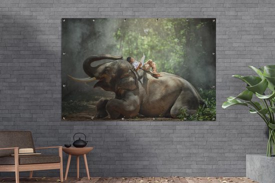 Muurdecoratie Jongen leest een boek op de rug van een olifant - 180x120 ...