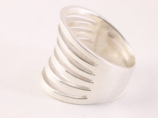 Brede zware opengewerkte zilveren ring - maat 17 | bol