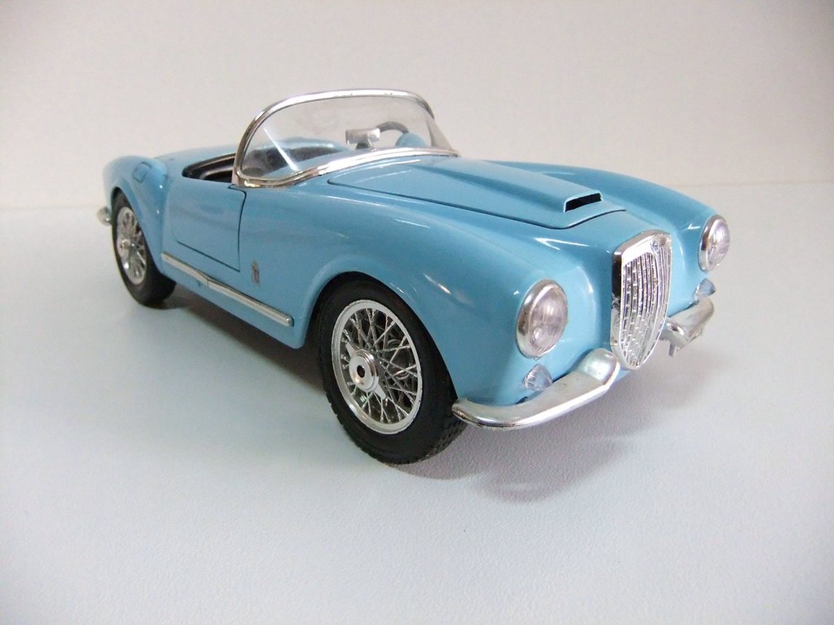 Lancia Aurelia B24 Spider 1955 - 1:18 - Bburago | bol.com