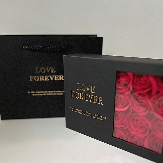 Valentijn Rode Rozen Giftbox | Ketting met "I Love You" - in 100 talen ...