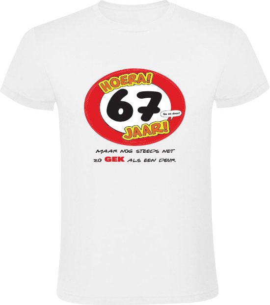 Hoera 67 Jaar! Maar nog steeds zo gek als een deur! Heren T-shirt ...