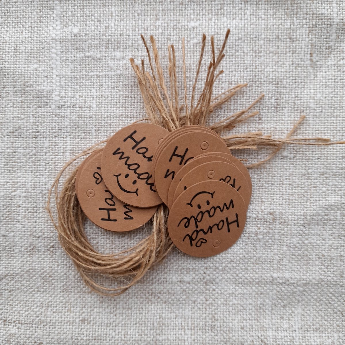 20 Kraft Cadeaulabels - Ronde Label Met Tekst Handmade En Smiley ...