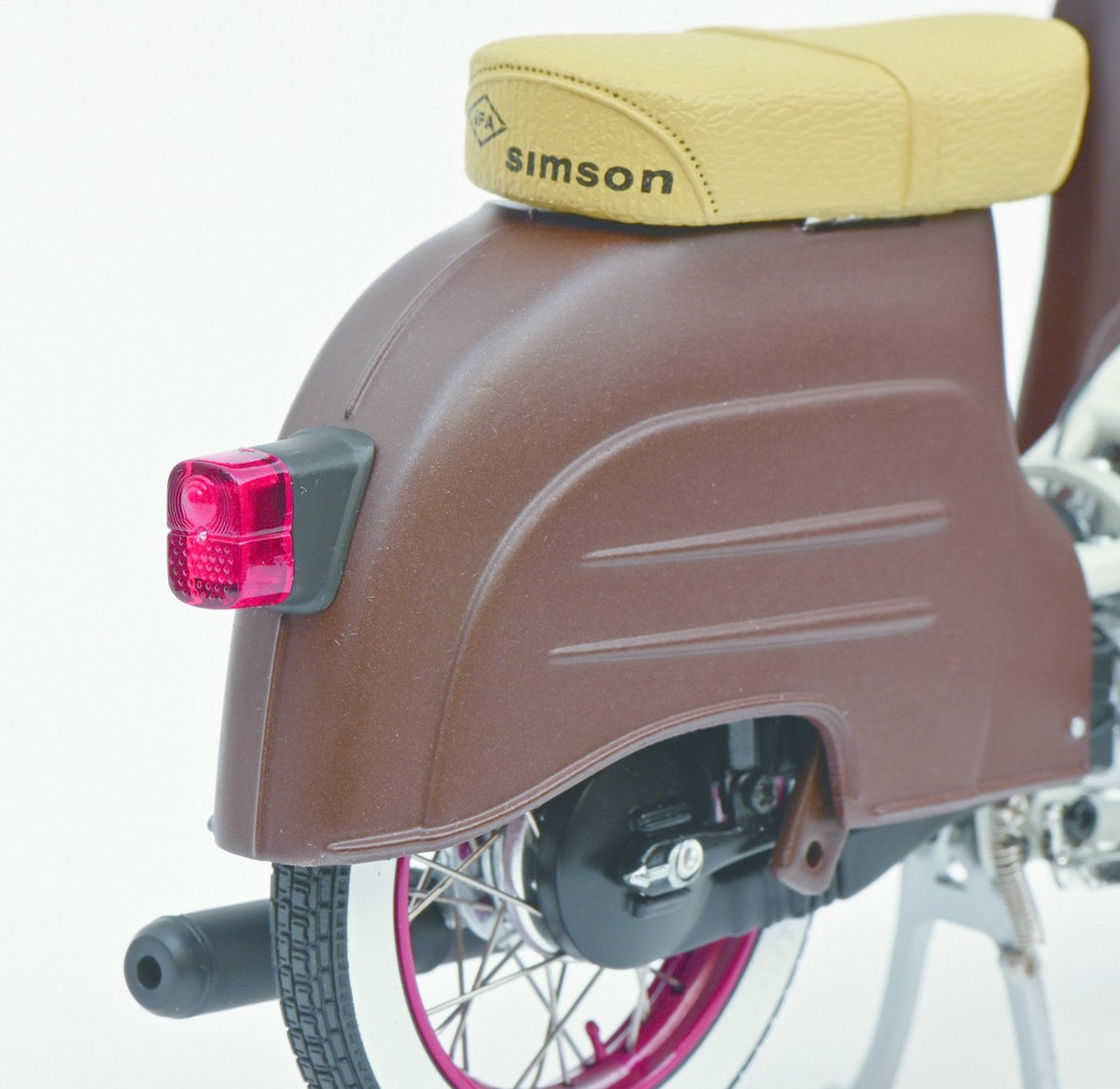 Simson Schwalbe KR51/1 'Custom II' - 1:10 - Schuco | bol.com