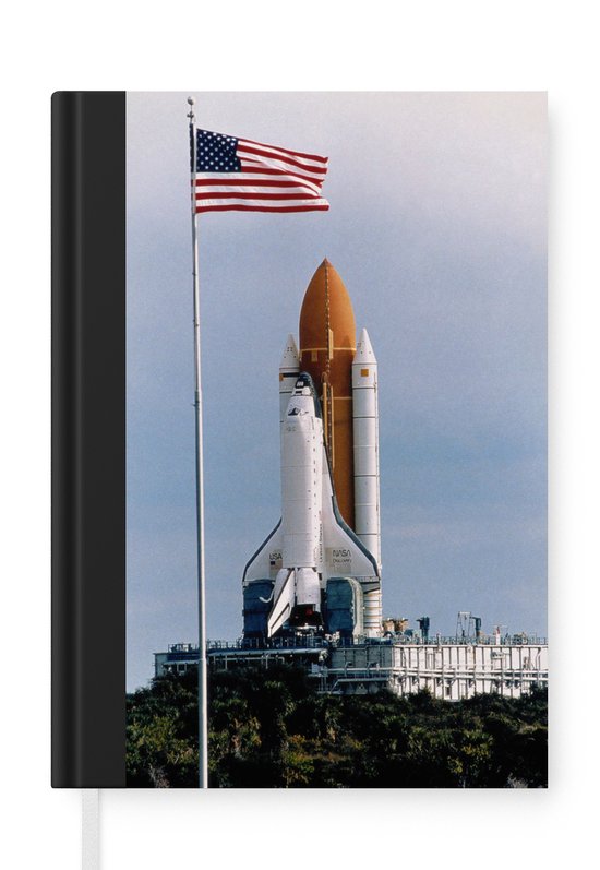 Notitieboek - Schrijfboek - Een space shuttle op het lanceerplatform ...
