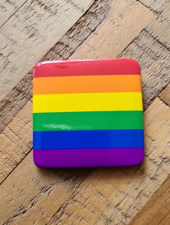 Badge / button / pin / broche in vierkante vorm met de LGBT ...