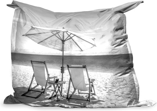 Pouf PillowMonkey - Parasol avec deux chaises de plage sur une plage de ...