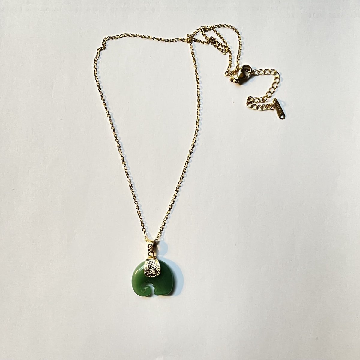 GoedeDoelen.Shop | Ketting Groene Jade Olifant | Olifanten Ketting ...