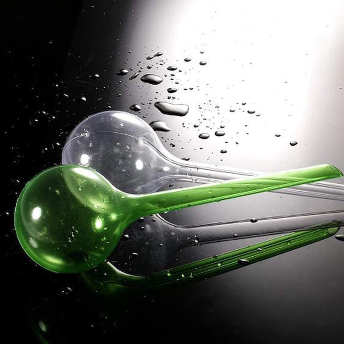 Plant waterbol - Gratis kleine variant - Bewaterings bol - Sproeibol ...