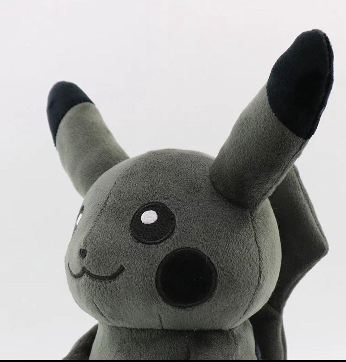 Pokémon Pikachu knuffel zwart 20cm staand | bol.com