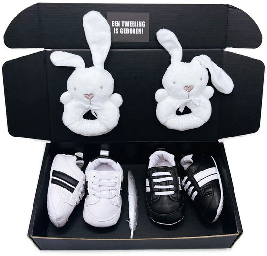 Kraamcadeau tweeling, cadeau geboorte tweeling met babyschoentjes en ...