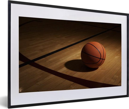 Cadre photo avec affiche - Un ballon de basket à l'honneur sur un ...