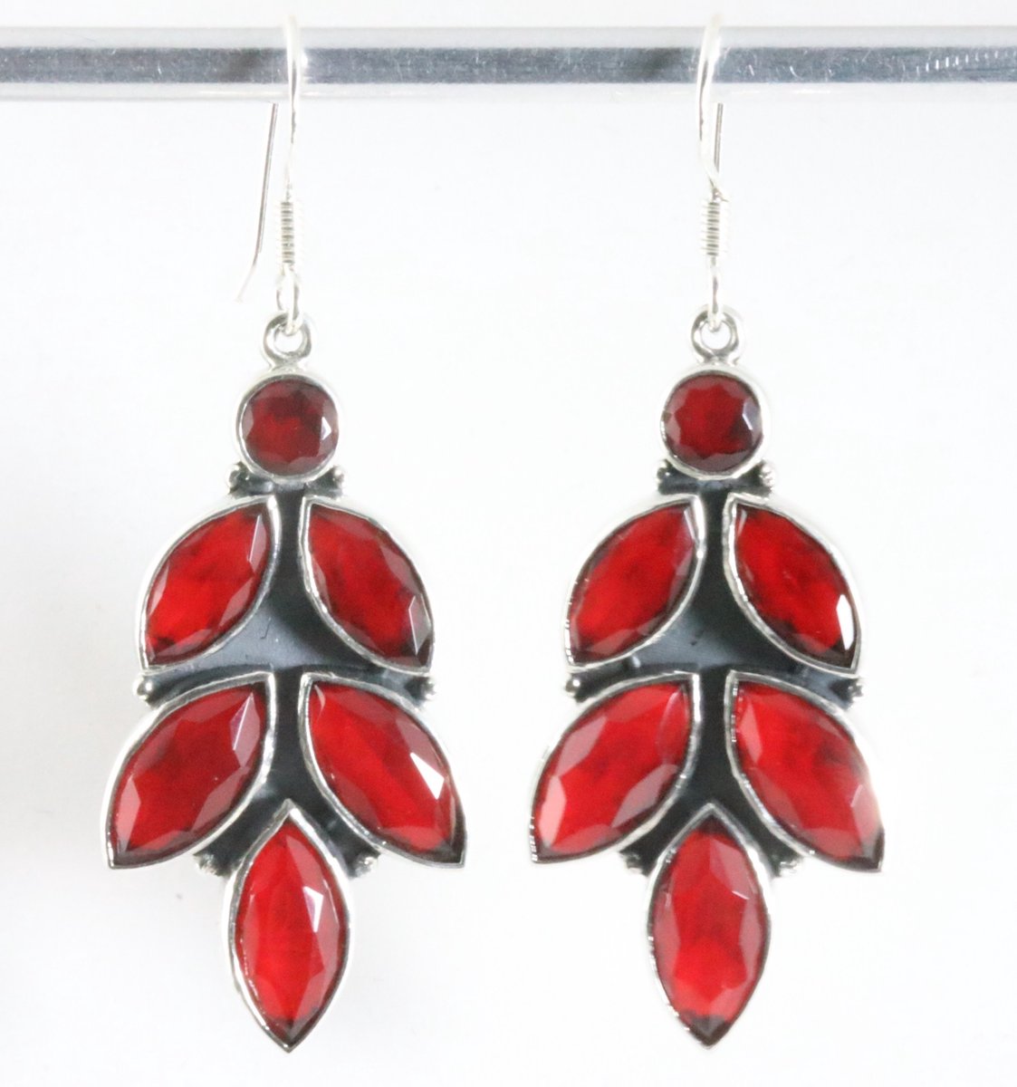 Lange zilveren oorbellen met robijn | bol.com