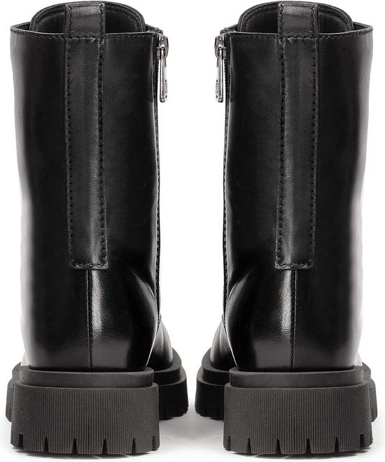 Minimalist leather boots in military style | bol