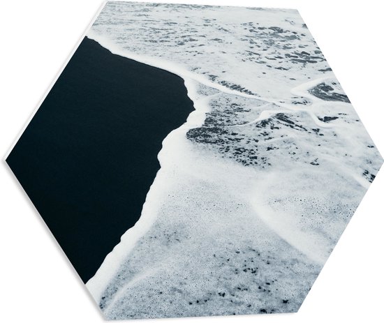 WallClassics - PVC Schuimplaat Hexagon - Schuim van de Zee op Strand ...