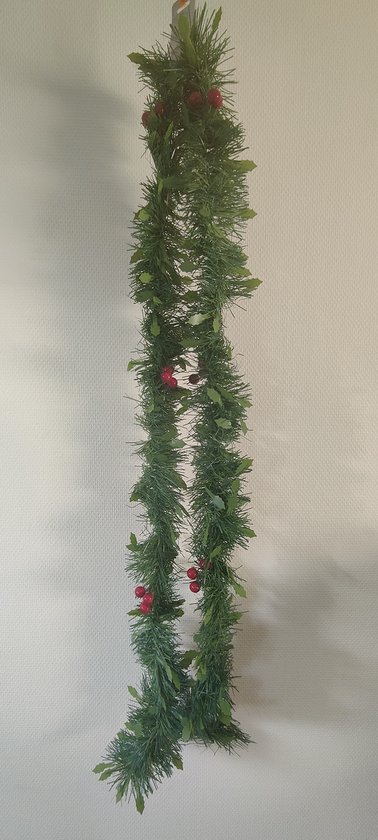 Totally Christmas | Slinger Groen met besjes | 2 meter | bol