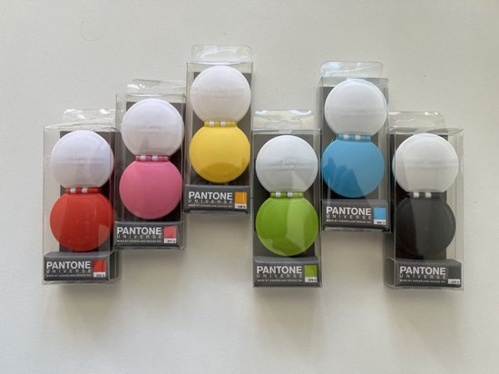 Kikkerland PANTONE UNIVERSE lenzendoosje - rood - Pantone 032U | bol