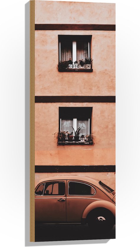 WallClassics - Hout - Oude Kever Auto bij Gebouw - 30x90 cm - 12 mm dik ...