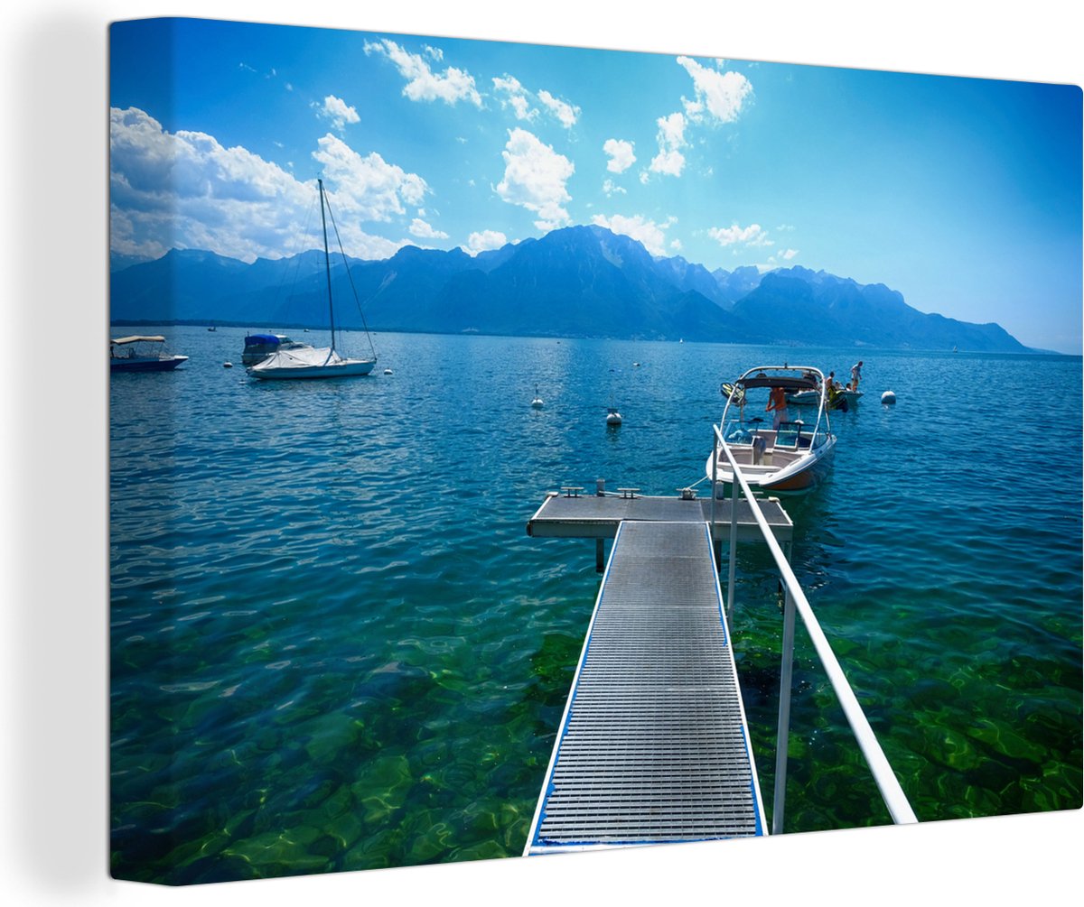 Jetée sur le magnifique lac Léman et les Alpes suisses autour du lac ...