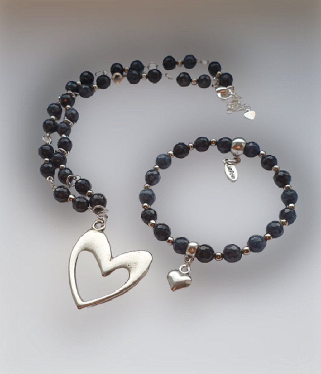 Luxe sieraden set hart - ketting met prachtige zwarte kralen en hart ... Luxe sieraden set hart - ketting met prachtige zwarte kralen en hart ...