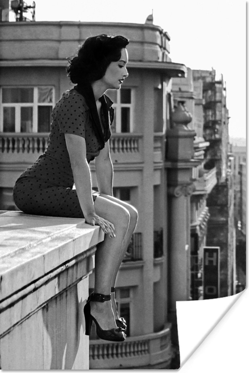 Posters vintage - Vrouw - Architectuur - Spanje - Madrid - Zwart wit ...