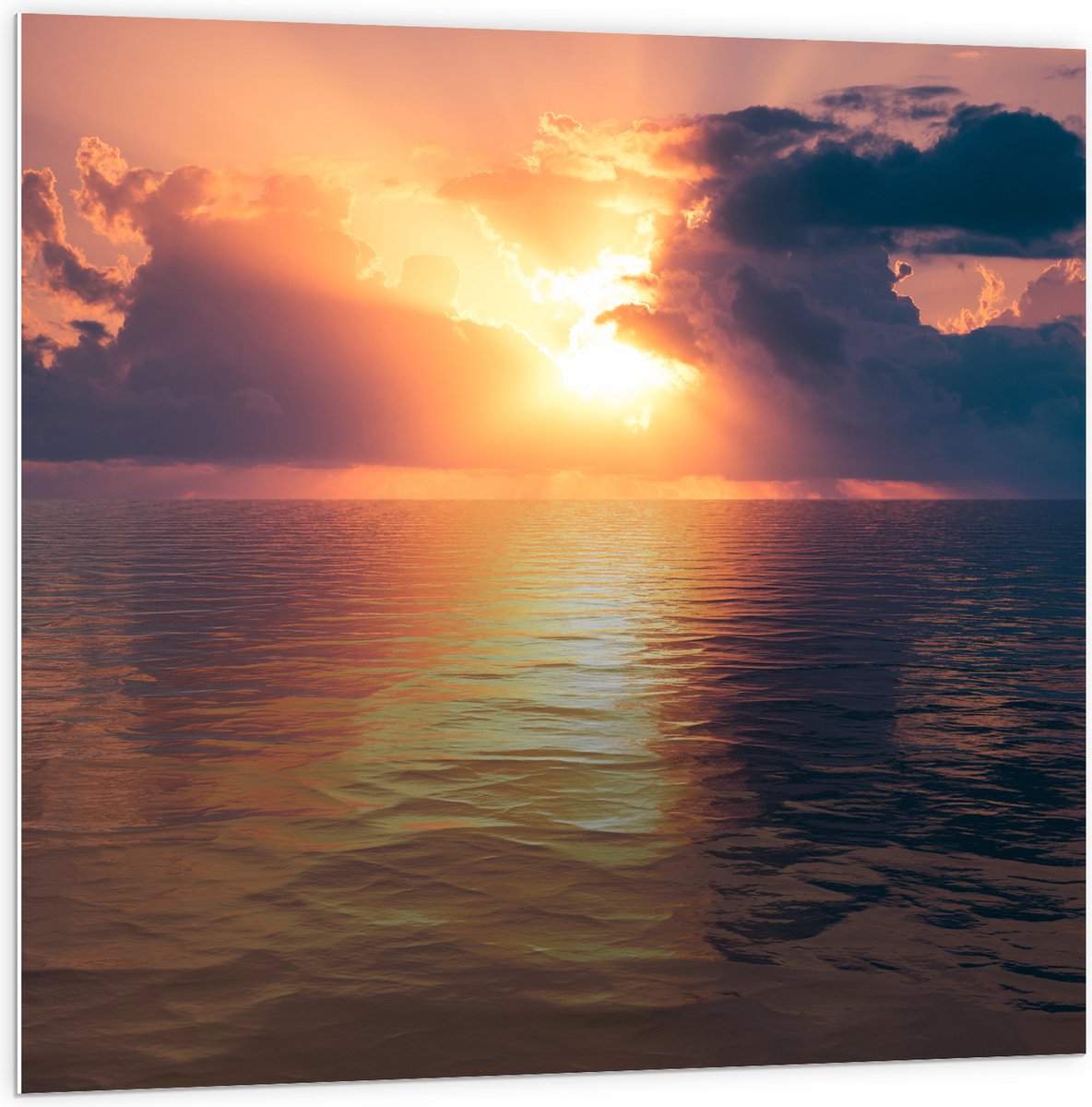 PVC Schuimplaat - Zon Verdwijnend achter de Wolken boven Kalme Zee ...