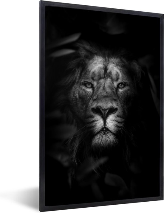 Fotolijst incl. Poster Zwart Wit- Portret van een leeuw met bladeren in de jungle -... | bol