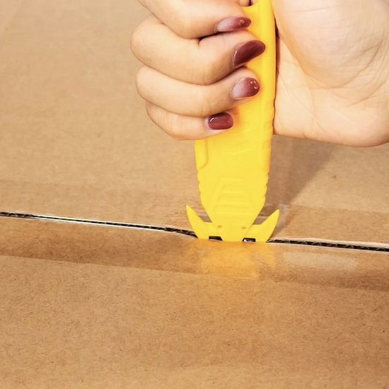 BVT Safety Box Cutter with 5 cutters yellow | bol