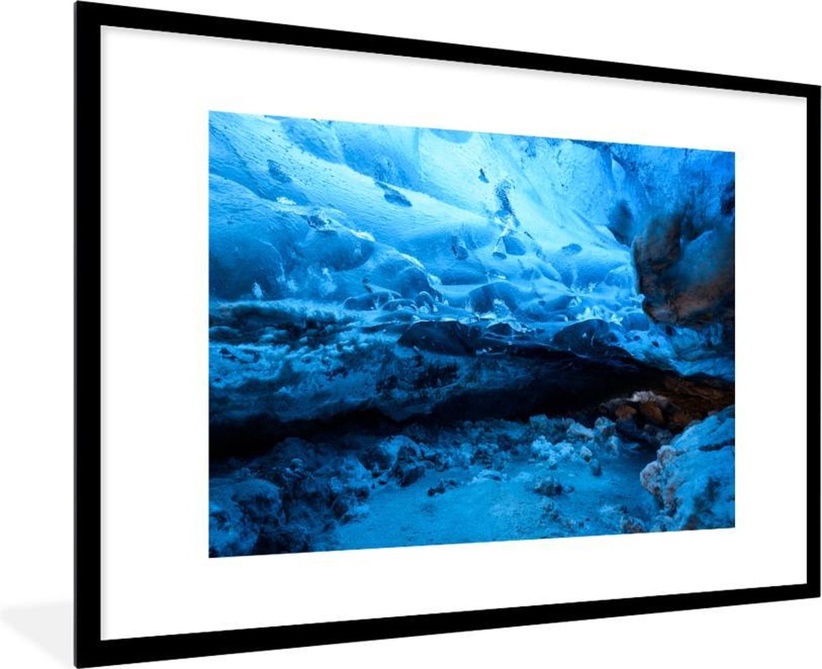 Fotolijst incl. Poster - De blauwe tinten van het ijs in de Vatnajökull ...