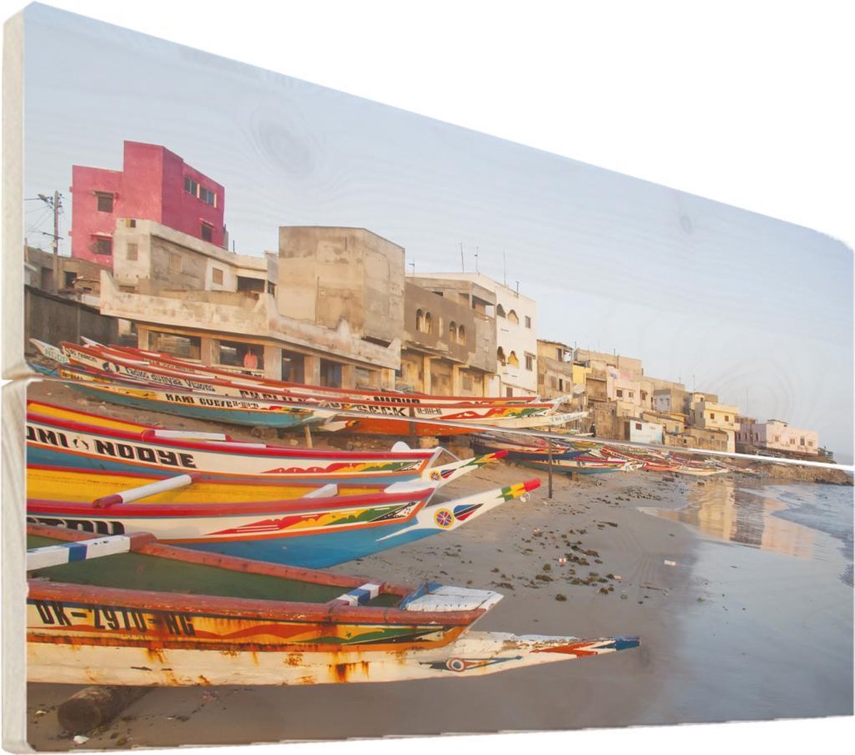 Bateaux de pêche dans la capitale sénégalaise Dakar sur la côte Bois d ...