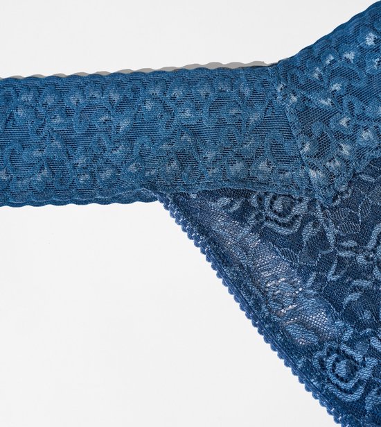 Lace Laboratory Dames Lace Thong Ice Queen | bol