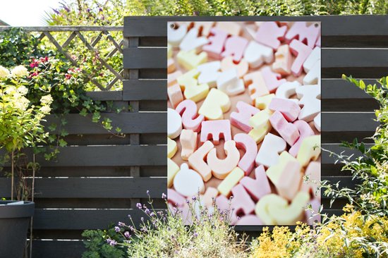 Tuinposter - Tuindoek - Tuinposters buiten - Vele snoep letters bij ...