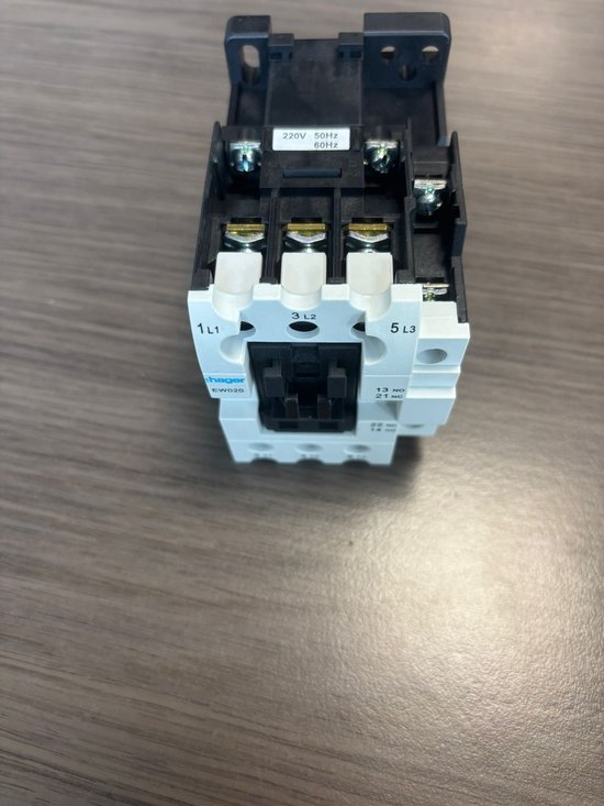 Hager Contactor Relaise EW020_C3. 3P 22A AC3. | bol