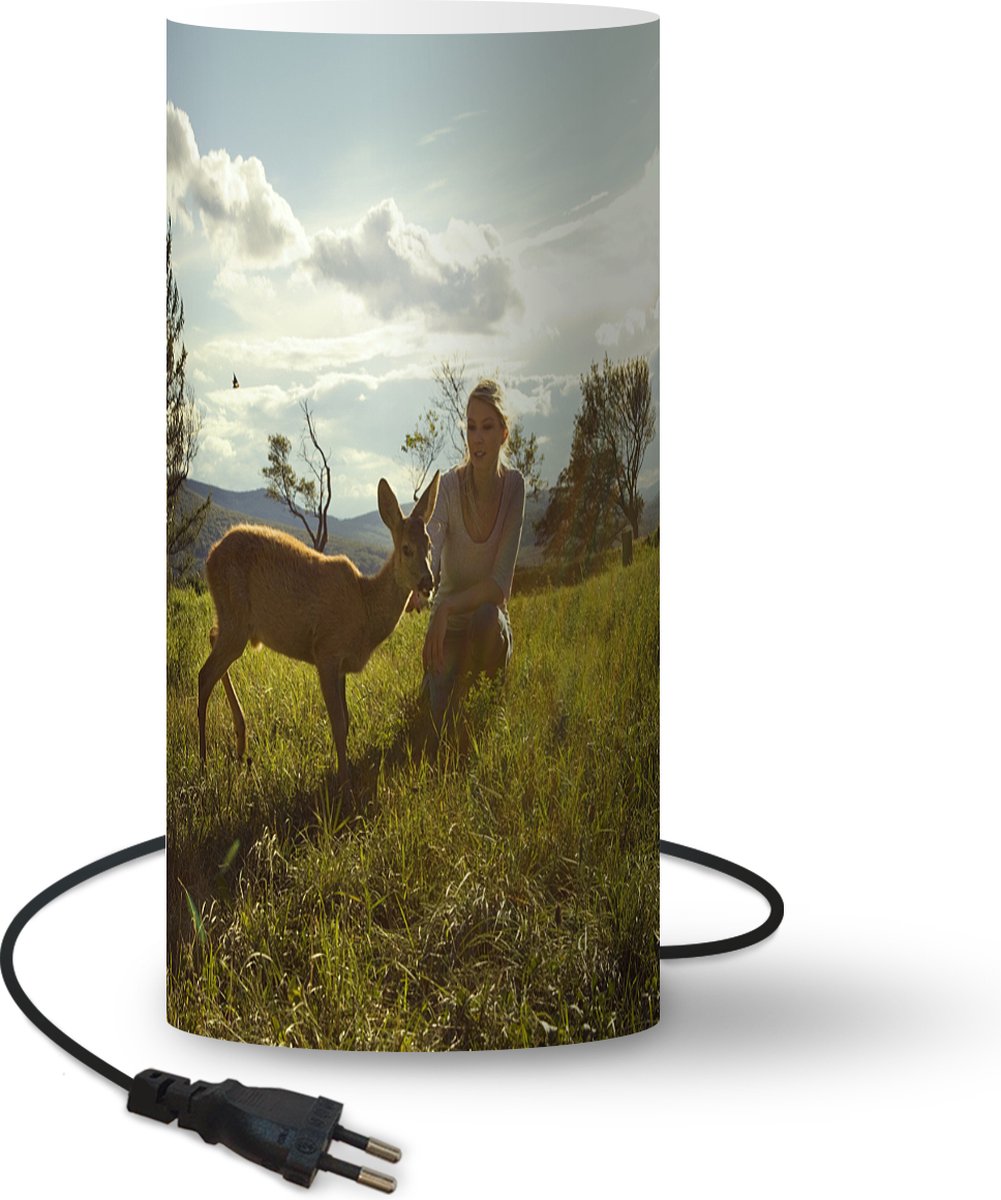 Lampe Homme et Animal - Femme blonde avec lampe jeune cerf - 33 cm de ...
