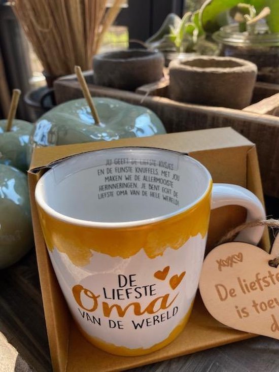 Mok met de tekst De liefste oma van de wereld + houten hartje de liefste oma / cadeau... | bol.com