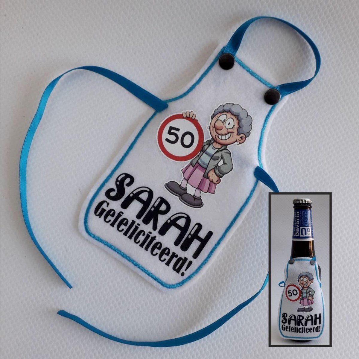 Wit schortje voor bierfles met "Sarah Gefeliciteerd!" - biertje ...