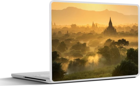 Laptop sticker - 13.3 inch - Mist boven de stad Pagan in Myanmar | bol.com