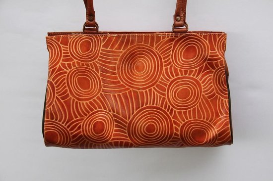 1001musthaves.com Leren damestas camel kleur 31 x 20 cm | bol