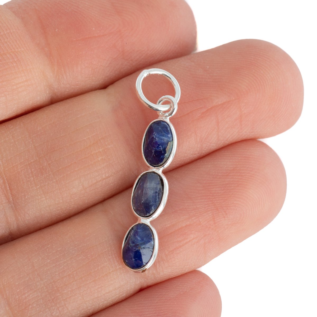 Edelsteen Hanger Saffier (gekleurd) 3 Stenen – Zilver – 20 x 4 mm | bol.com