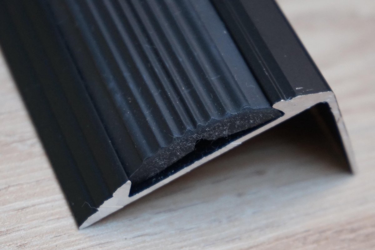 ALUMINIUM TRAPPROFIEL ANTISLIP ZWART A38 X 46 X 29 X 120 cm (set van 15 ...