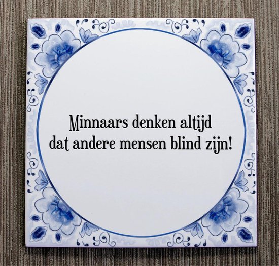 Tegeltje met Spreuk (Tegeltjeswijsheid): Minnaars denken altijd dat andere mensen... | bol