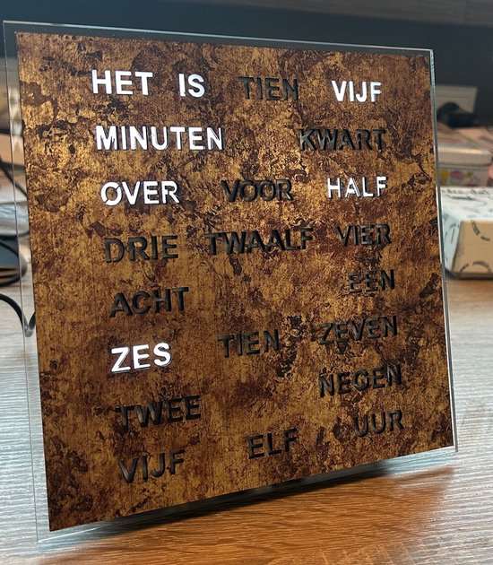 Intertime woordklok mini / 20x20cm / tafelklok / klok met de tijd in ...