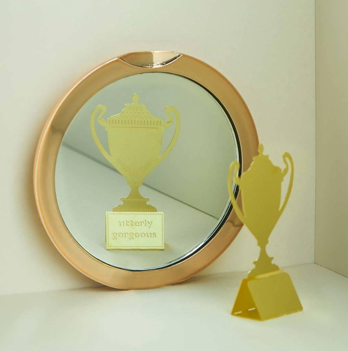 Tiny Trophy Utterly Gorgeous | bol.com