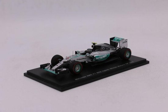 De 1:43 Diecast modelauto van de Mercedes AMG Petronas Hybrid F1 Team ...