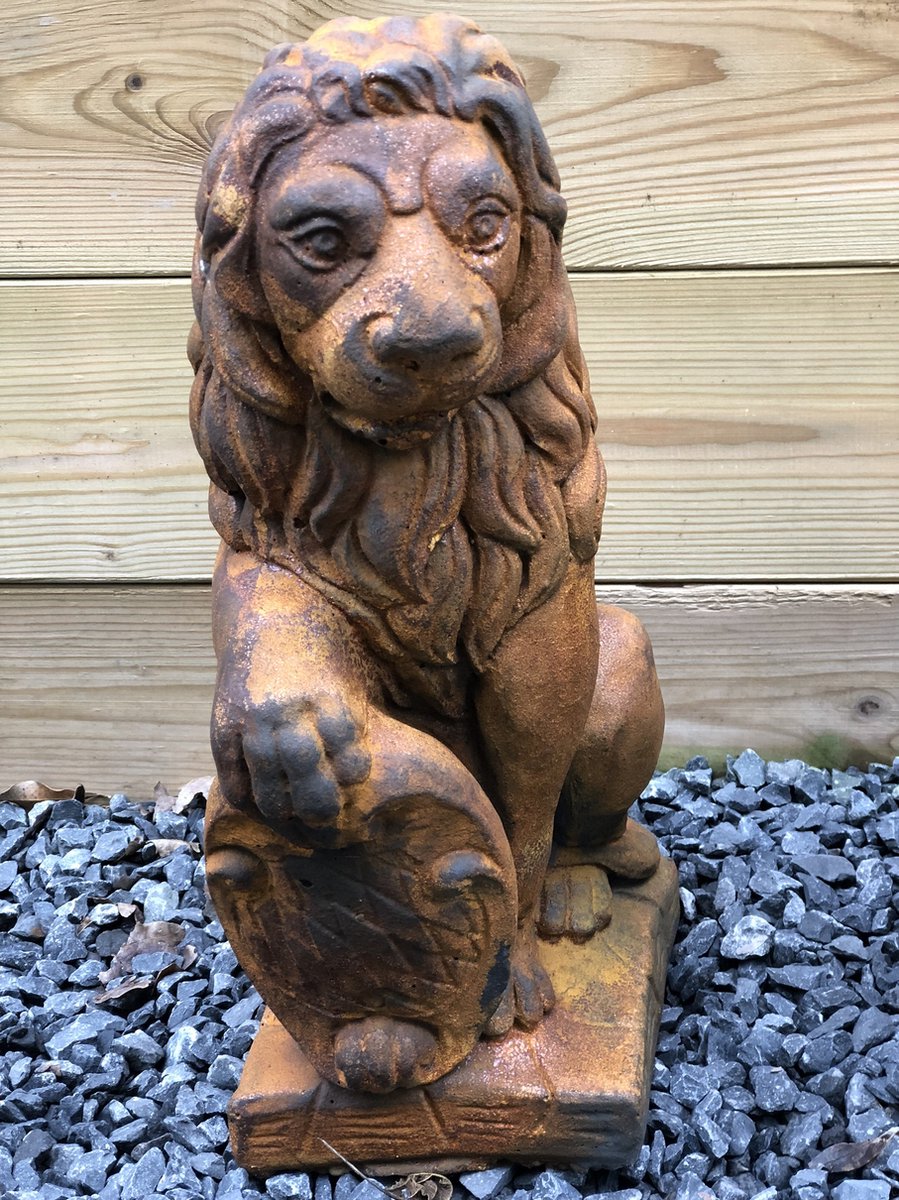 Zittende oxide leeuw, vol oxide steen S, super mooi!! | bol.com