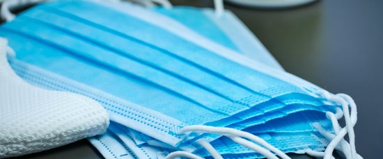 Disposable Type IIR Surgical Face Mask - 3 Layer - Box of 50 | bol.com