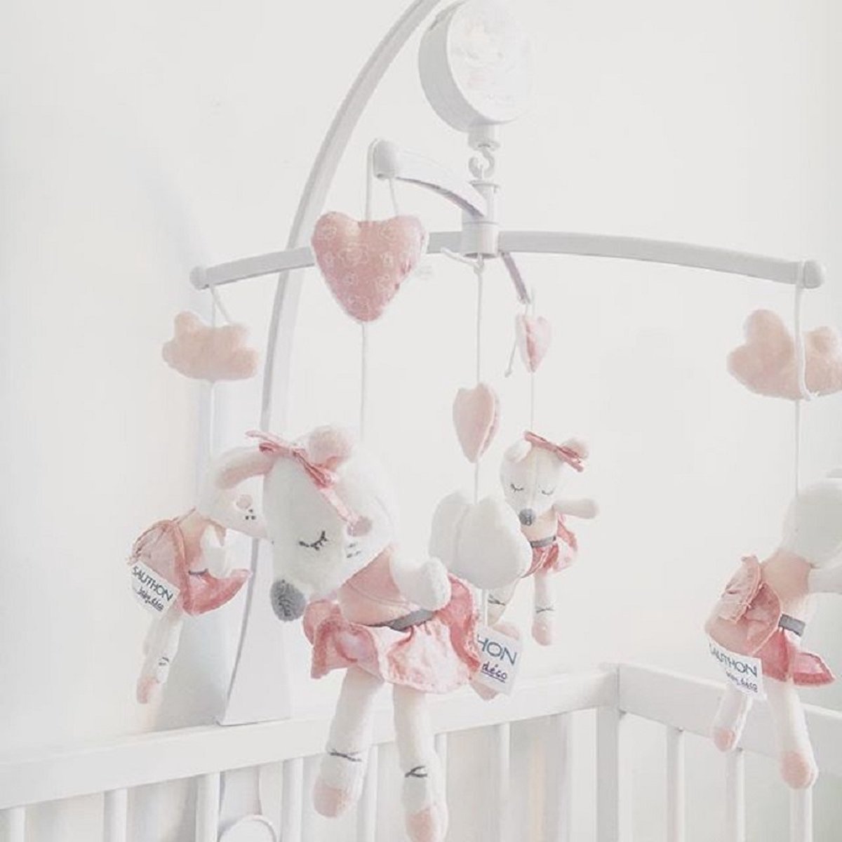 Mobiel - Met muziek - Lilibelle - Box - Wieg - De figuren die aan de ...