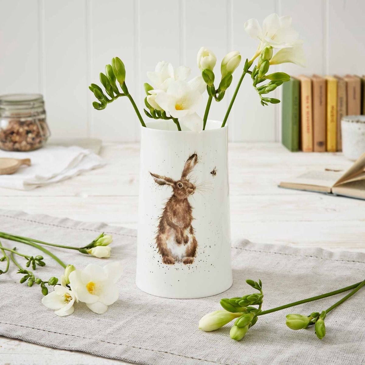 Wrendale Designs - Vase - Le Lièvre et l'Abeille / Haas | bol.com