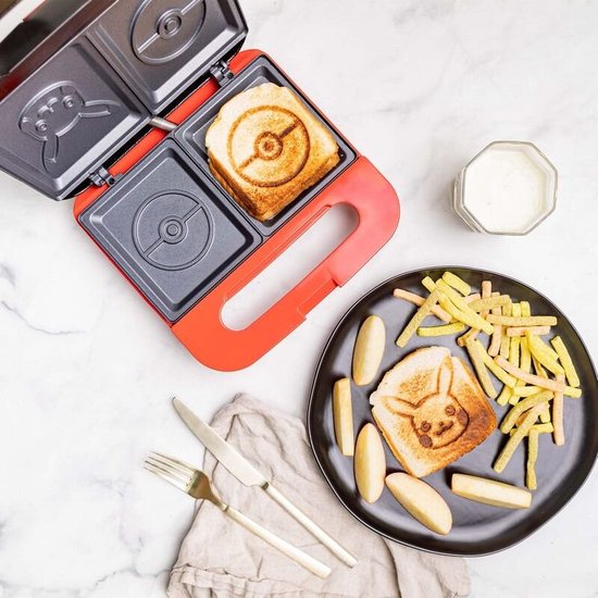Uncanny Brands Pokémon Tosti ijzer - Sandwich maker - Pikachu & Pokébal ...