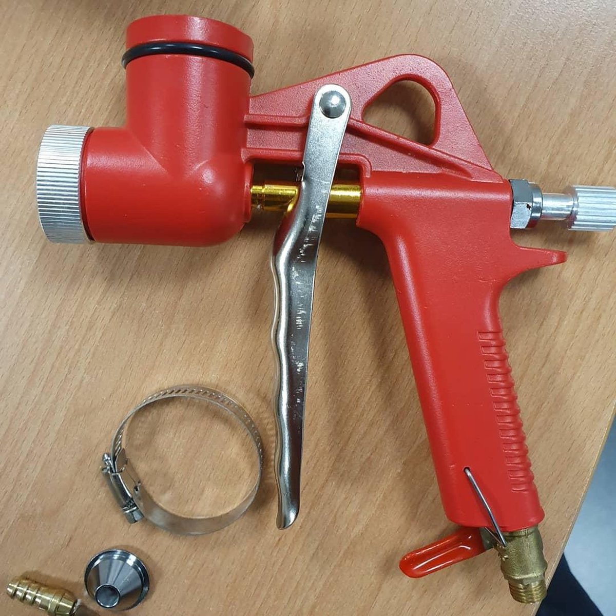 Perslucht trechterpistool voor het spuiten van kurk, verf, mortel etc ...