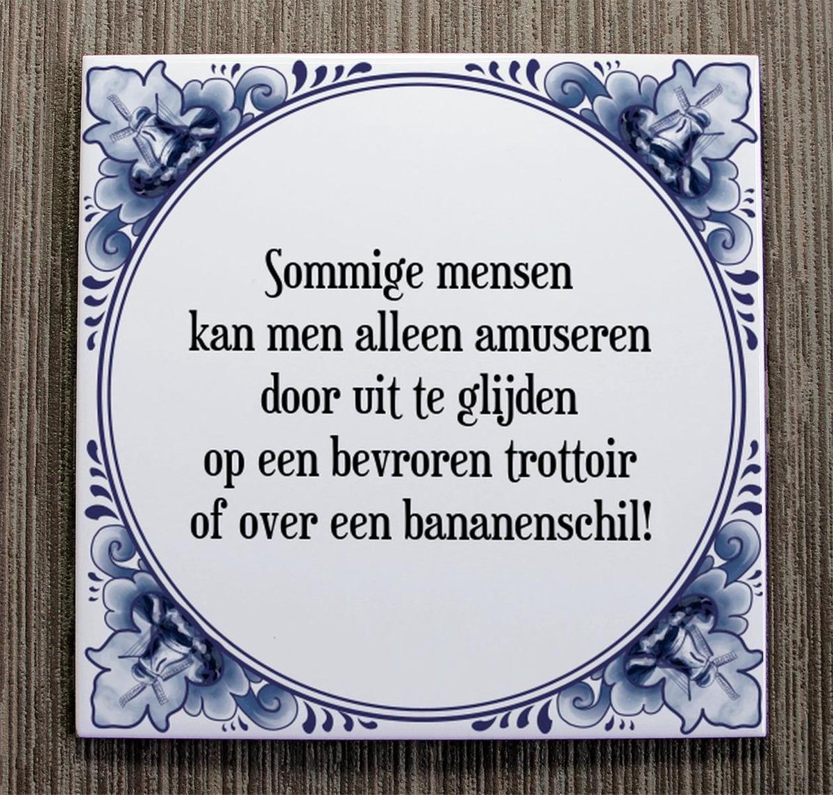 Tegeltje met Spreuk (Tegeltjeswijsheid): Sommige mensen kan men alleen amuseren door... | bol.com